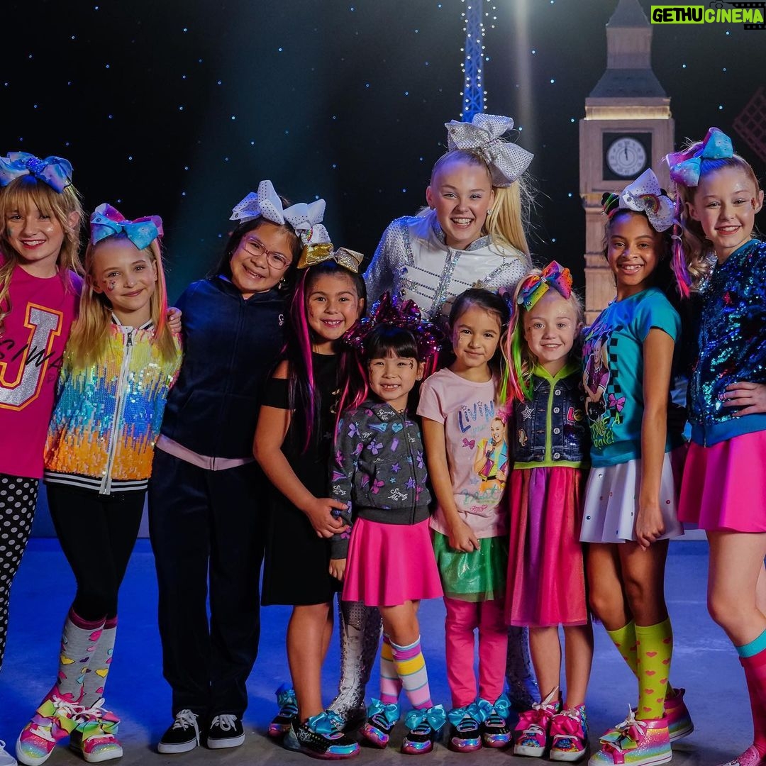 JoJo Siwa Instagram – WORLD WIDE PARTY *THE REMIX* IS OUT NOW!!! LINK ...