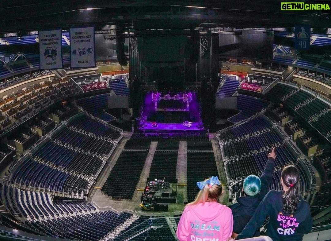 JoJo Siwa Instagram – Tomorrow, Sold out, 12,000 people! ️🤩 it’s so ...