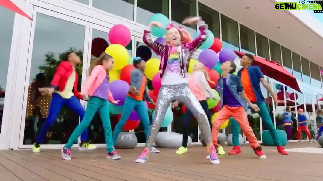 JoJo Siwa Instagram – Ahh! Here is a sneak peek of my new MUSIC VIDEO ...