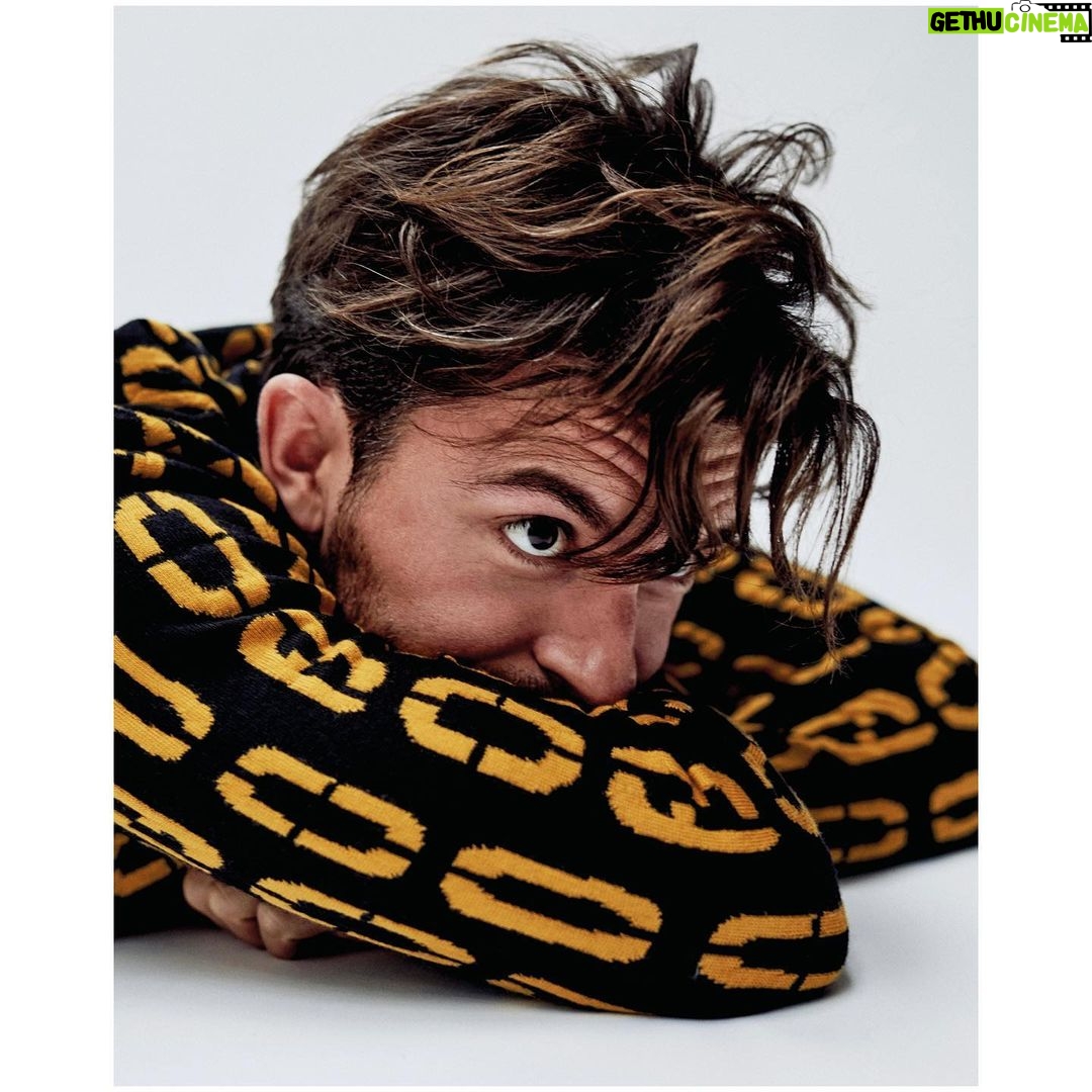 Jonathan Bailey Instagram – Wearing @fendi for @_manabouttownuk . 📸 ...