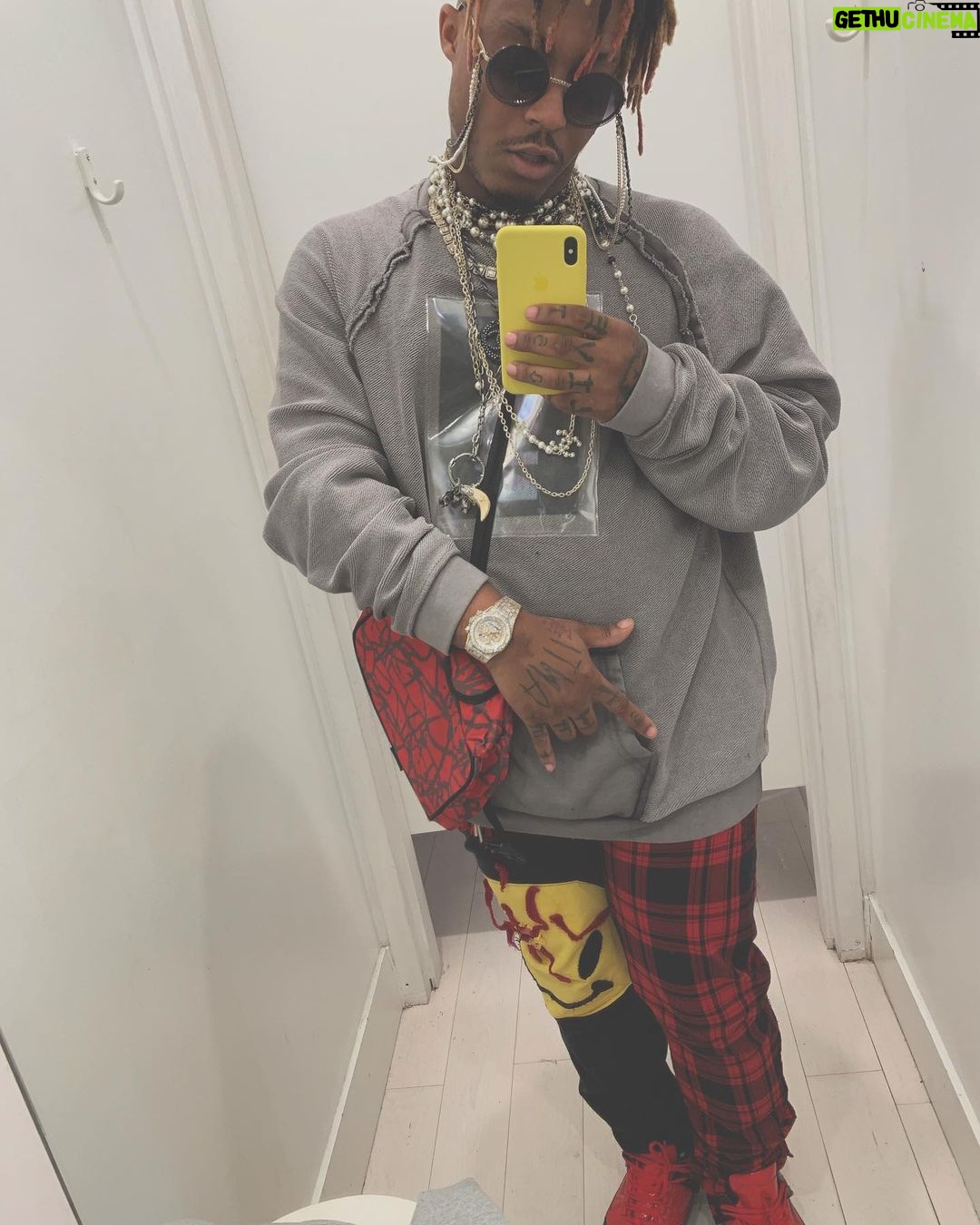 Juice WRLD Instagram – Ion talk shit yet all of my shit talking..♾🖤 ...