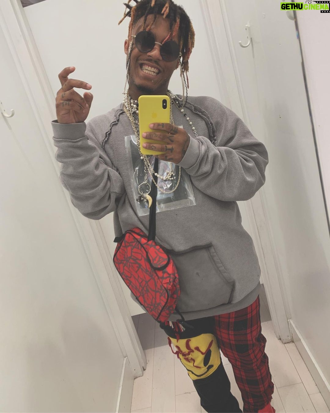 Juice WRLD Instagram – Ion talk shit yet all of my shit talking..♾🖤 ...