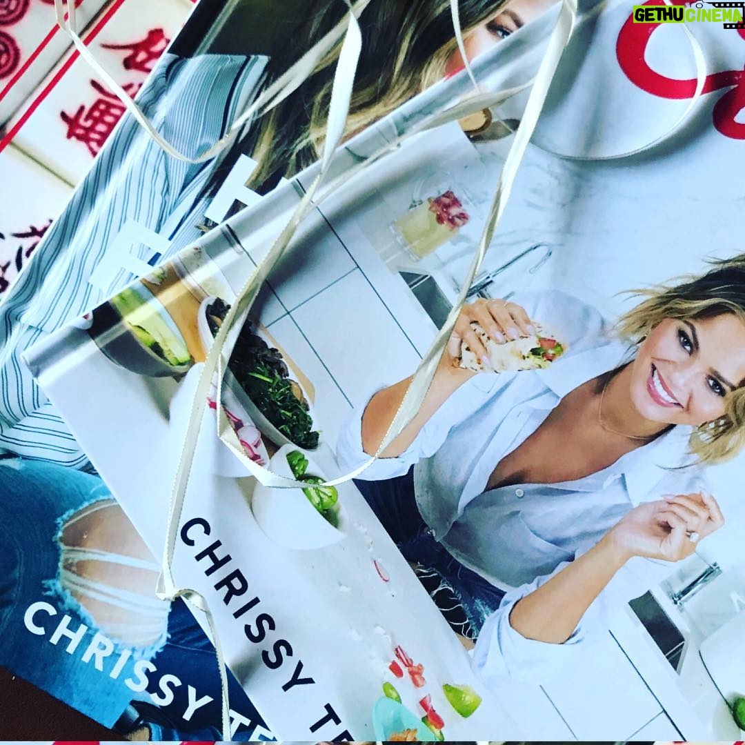 Julia Roberts Instagram – Best (early) Birthday gift- Chrissy Teigen ...