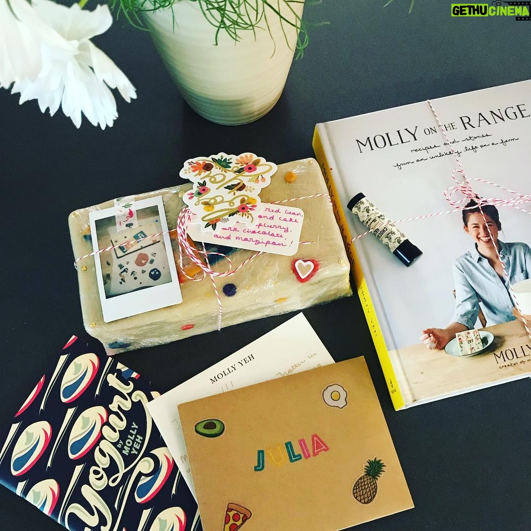 Julia Roberts Instagram – Yay!!! Looks like Cake for Breakfast. 💞 ...