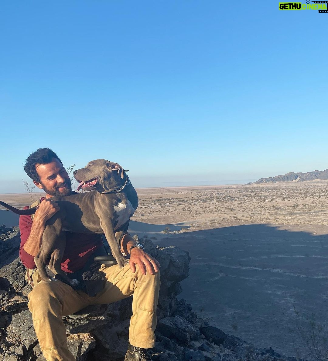 Justin Theroux Instagram – A few #BTS 📸 of tomorrow’s ep of The ...