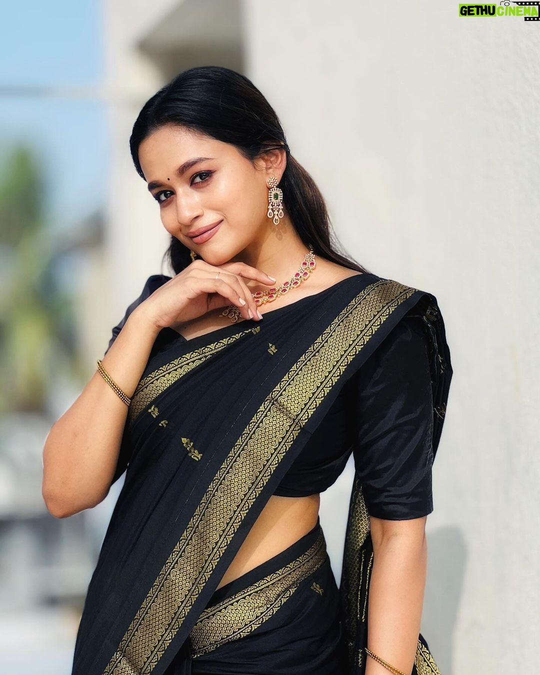 Actress Kaavya Arivumani HD Instagram Photos and Wallpapers March 2024 ...