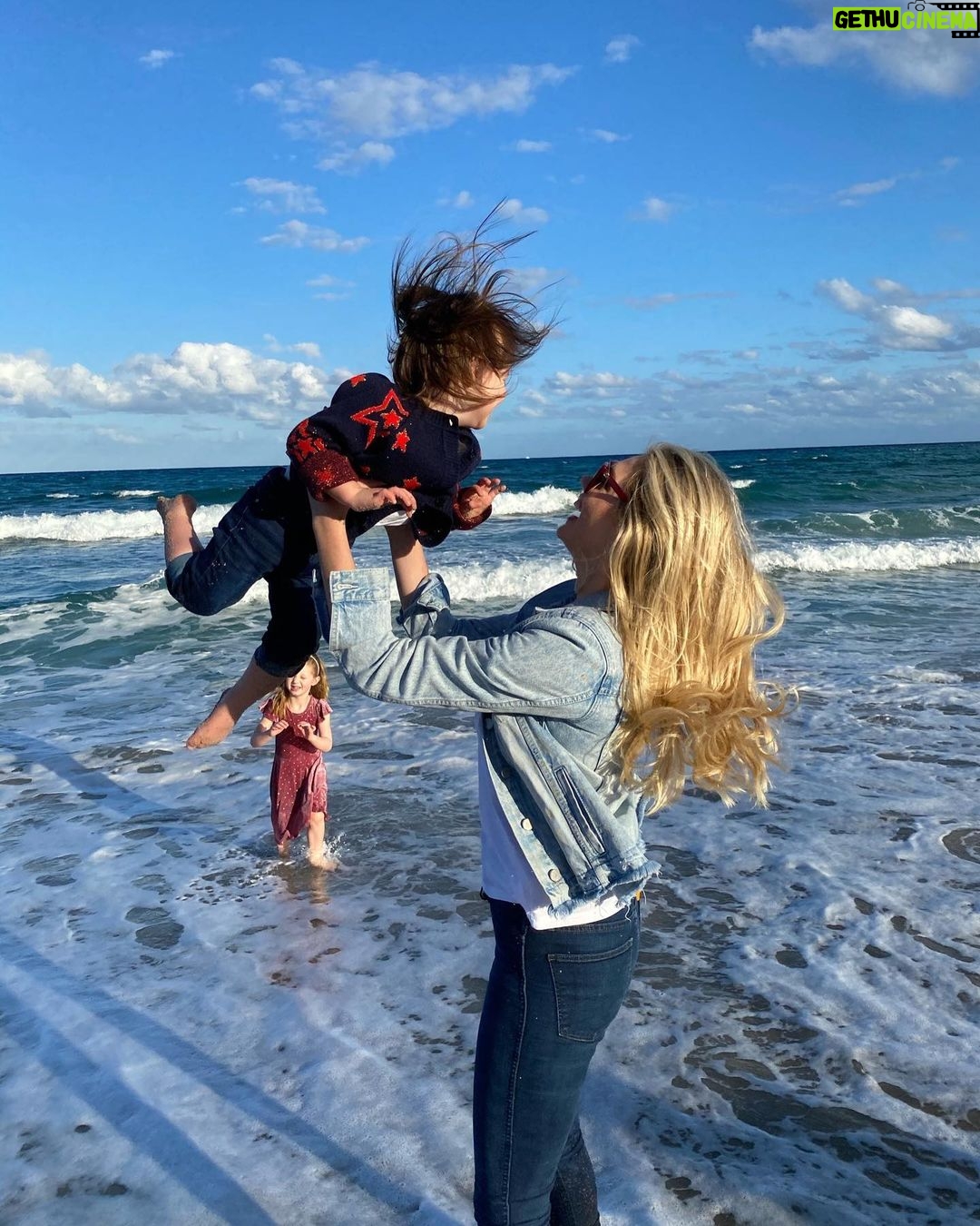 Kate Upton Instagram – Sunday funday at the beach 💕 | Gethu Cinema