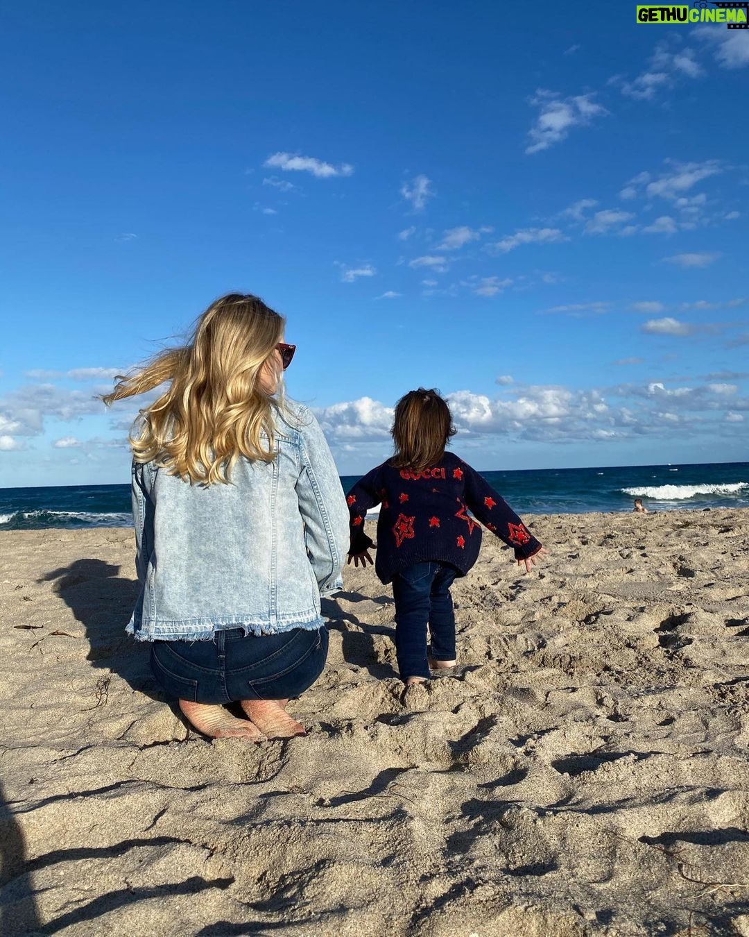 Kate Upton Instagram – Sunday funday at the beach 💕 | Gethu Cinema