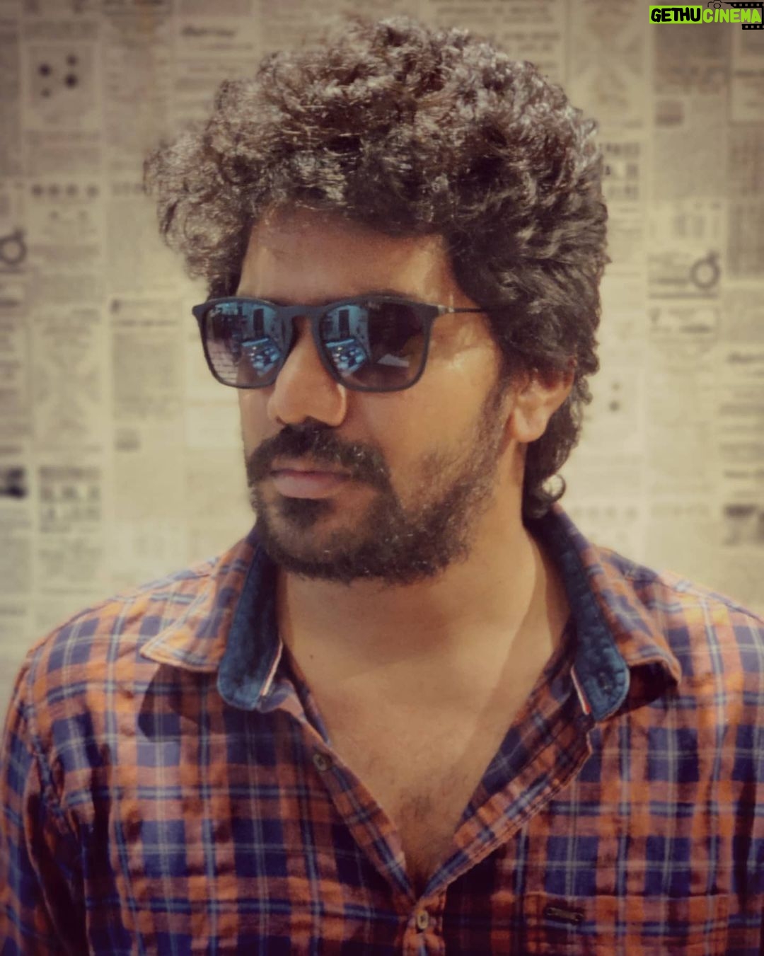 Kavin Instagram – Sattayum kuduthu photo vum eduthu kudukka la oru ...