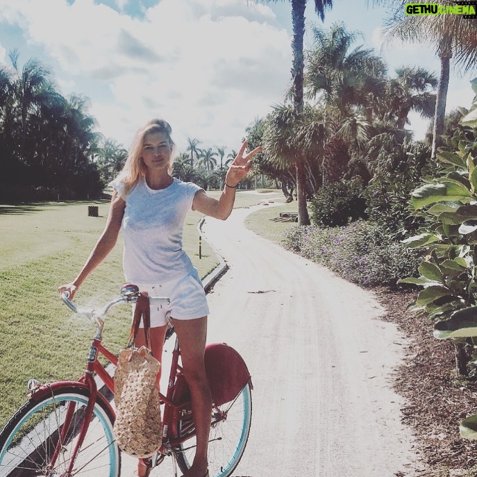 Kelly Rohrbach Instagram – | Gethu Cinema