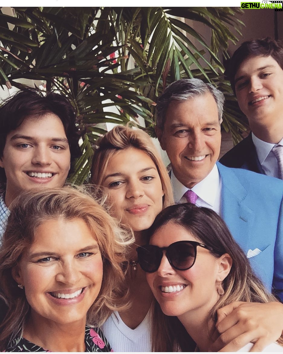 Kelly Rohrbach Instagram – 🐰🐤🐣🐥🐰🐥🐰#familyselfiestruggle | Gethu Cinema