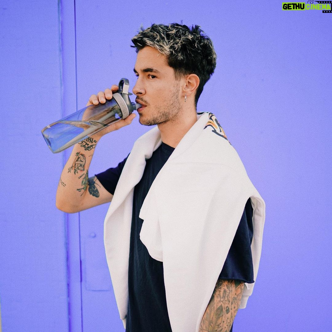 Kian Lawley Instagram – don’t forget to drink ur water 💦 | Gethu Cinema