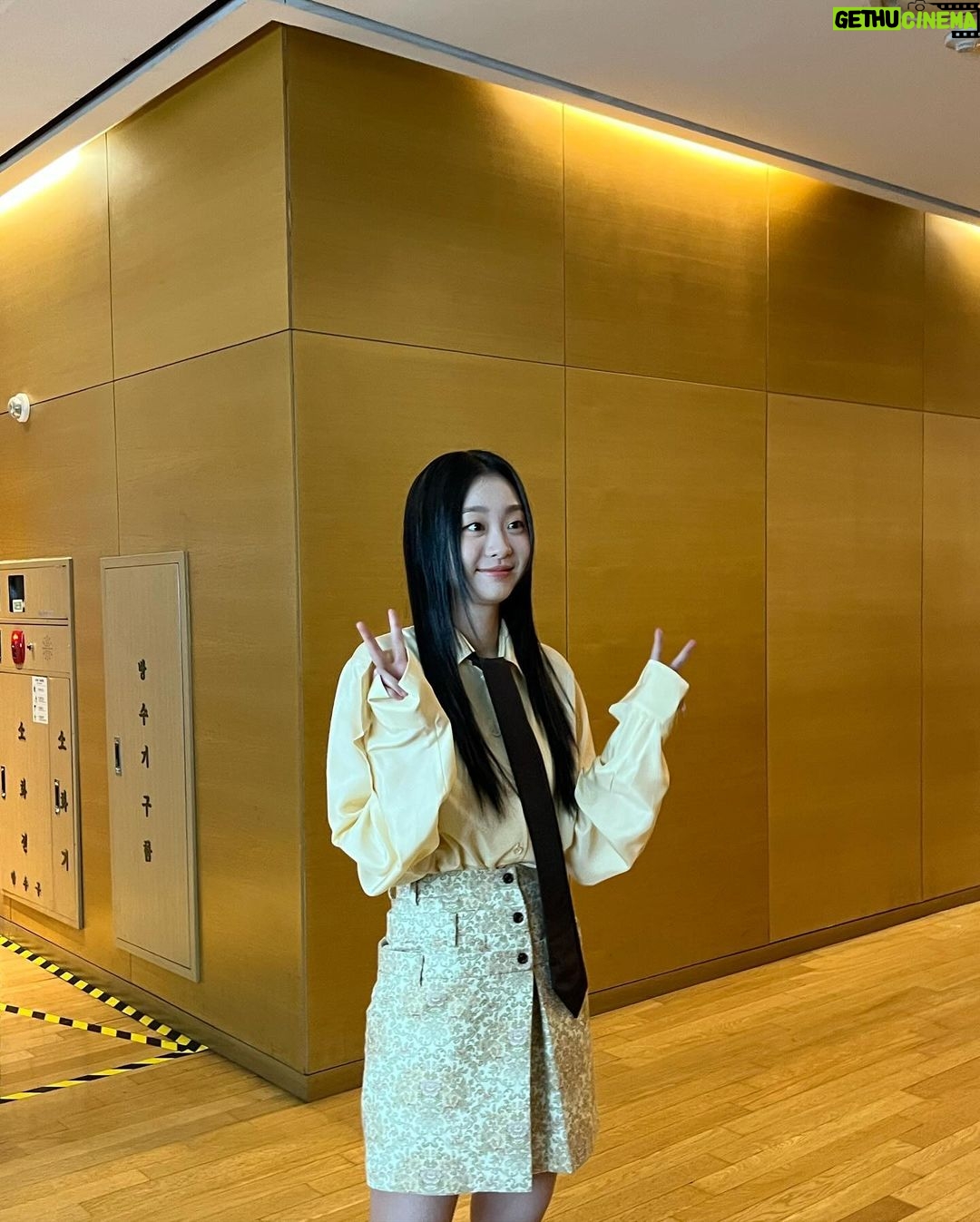 Kim Da-mi Instagram – 🫣🤭👋 | Gethu Cinema