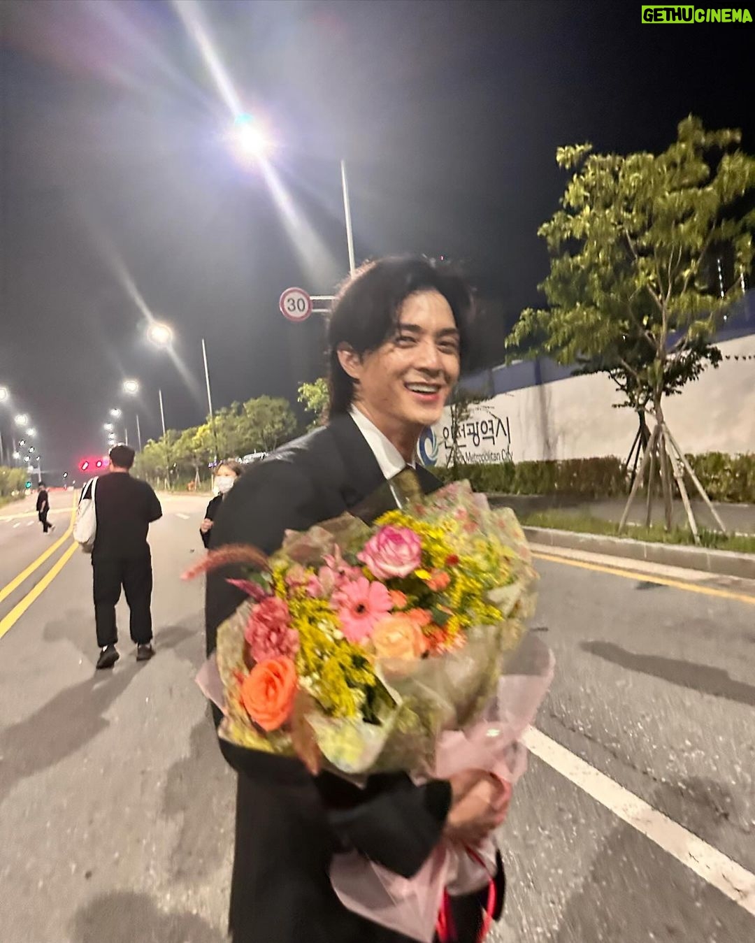 Kim Ji-hun Instagram – _ 추웠던 봄서부터 뜨거운 여름을 지나 선선한 가을이 오기까지 유난히 길고 지난하게 ...