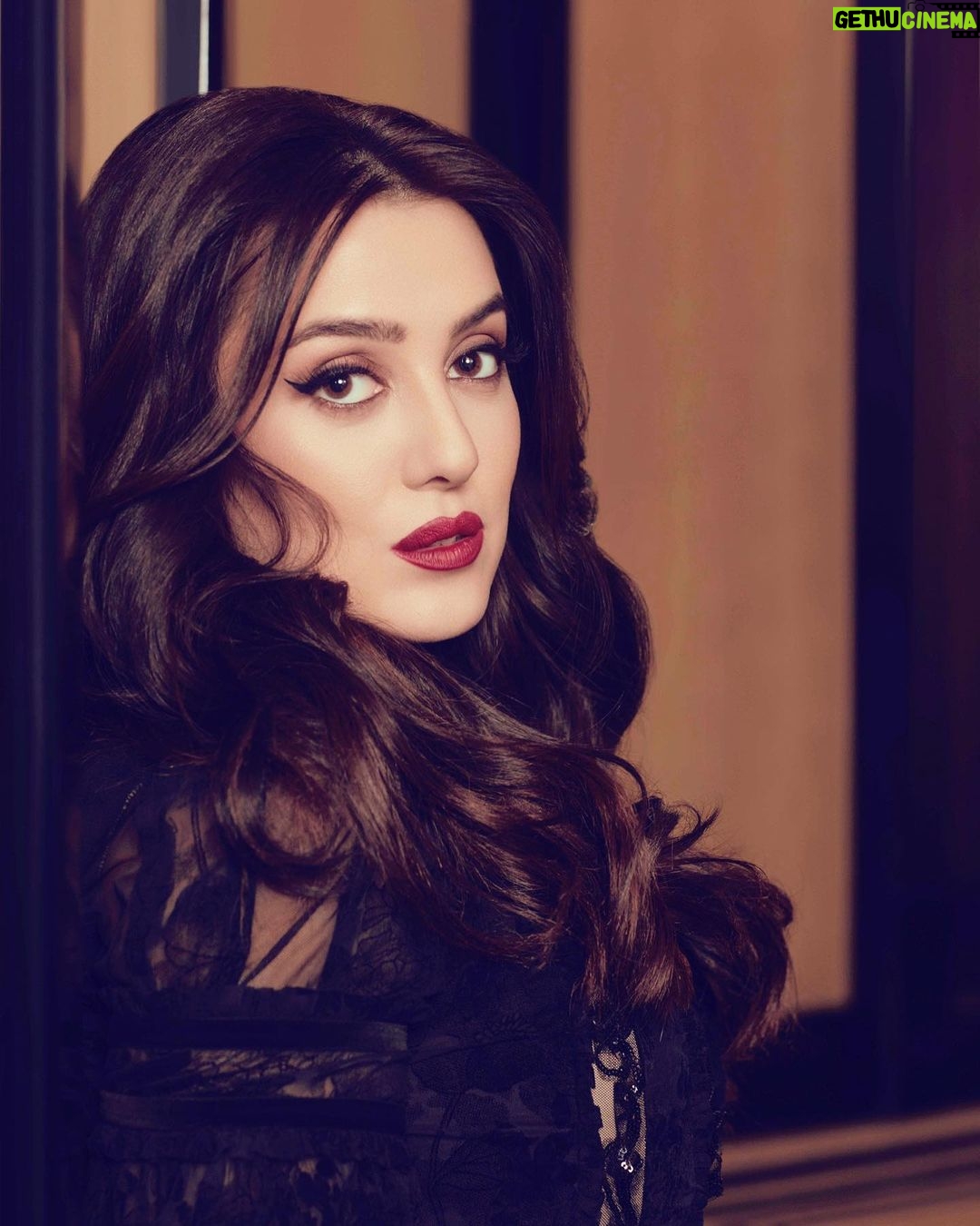 Actress Kinda Alloush HD Instagram Photos and Wallpapers April 2024 ...