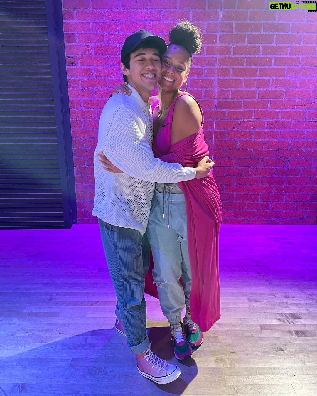 Kyle Hanagami Instagram – Good advice. Even better hugs. @aliciakeys ♥️ ...