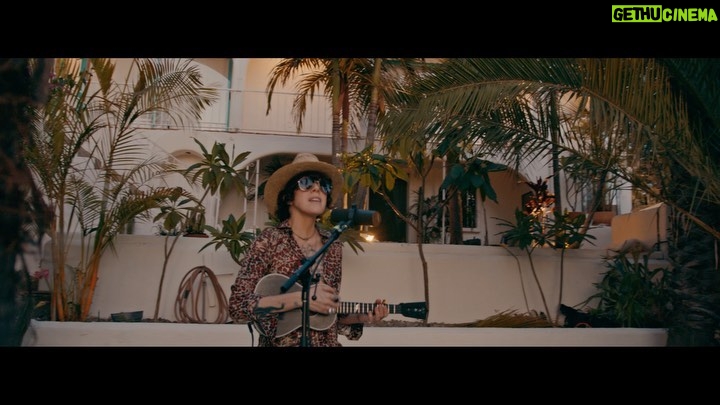 LP Instagram – The One That You Love Acoustic at @hotel__havana | Gethu ...