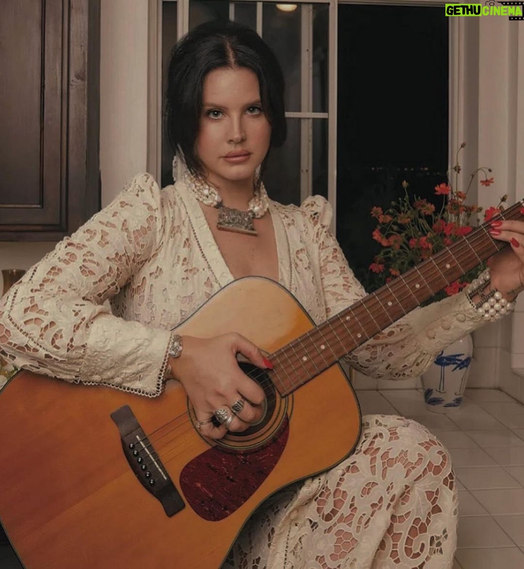 Lana Del Rey Instagram – 𝓞𝓵𝓭 𝓜𝓸𝓷𝓮𝔂 𝓐𝓷𝓷𝓲𝓮 𝓞𝓪𝓴𝓵𝓮𝔂 | Gethu Cinema