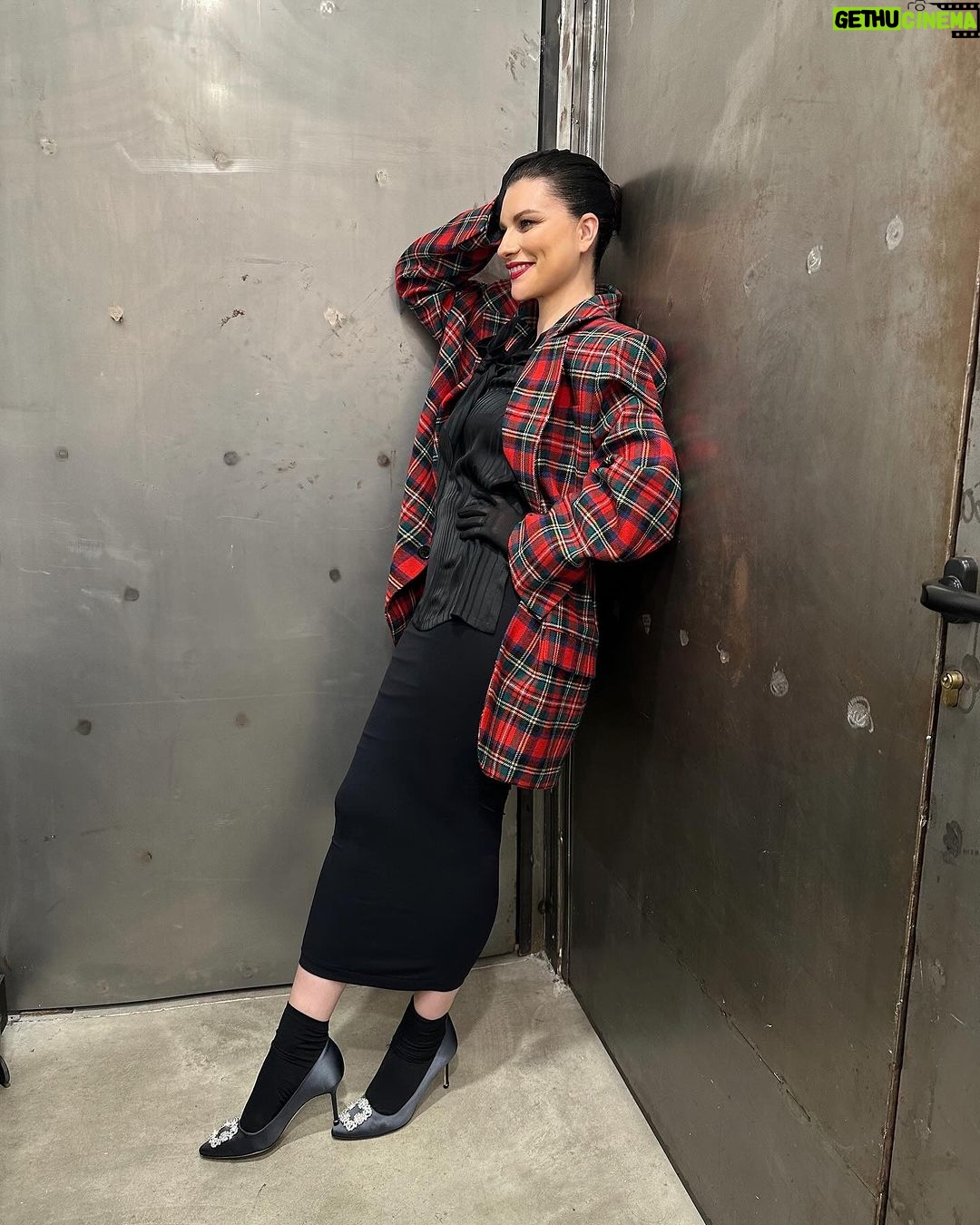 Laura Pausini Instagram – EBOLI 1/2 Felice di ricominciare! Stasera e ...