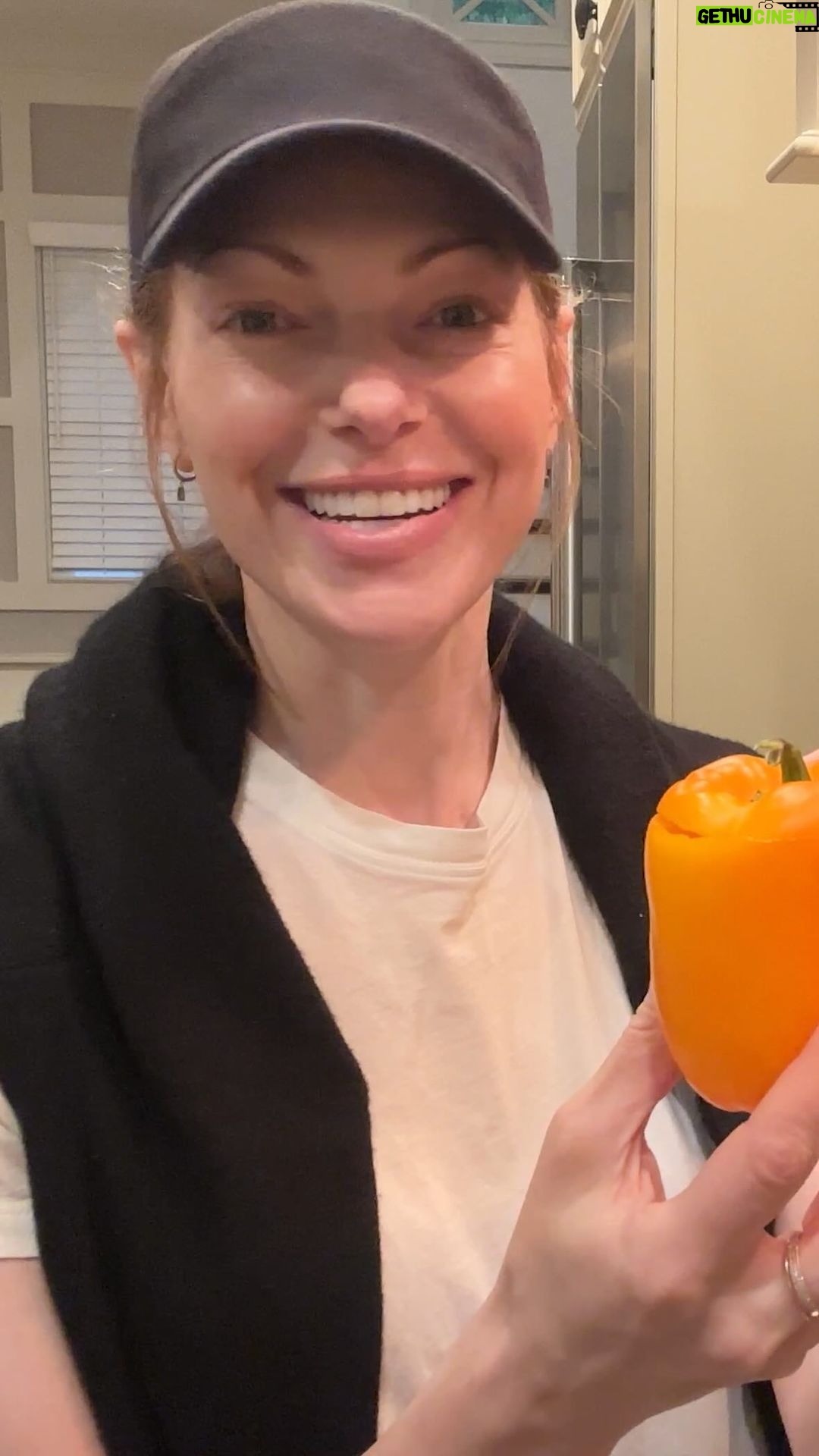 Laura Prepon Instagram – Hang out with me as I prep a quick dinner ...