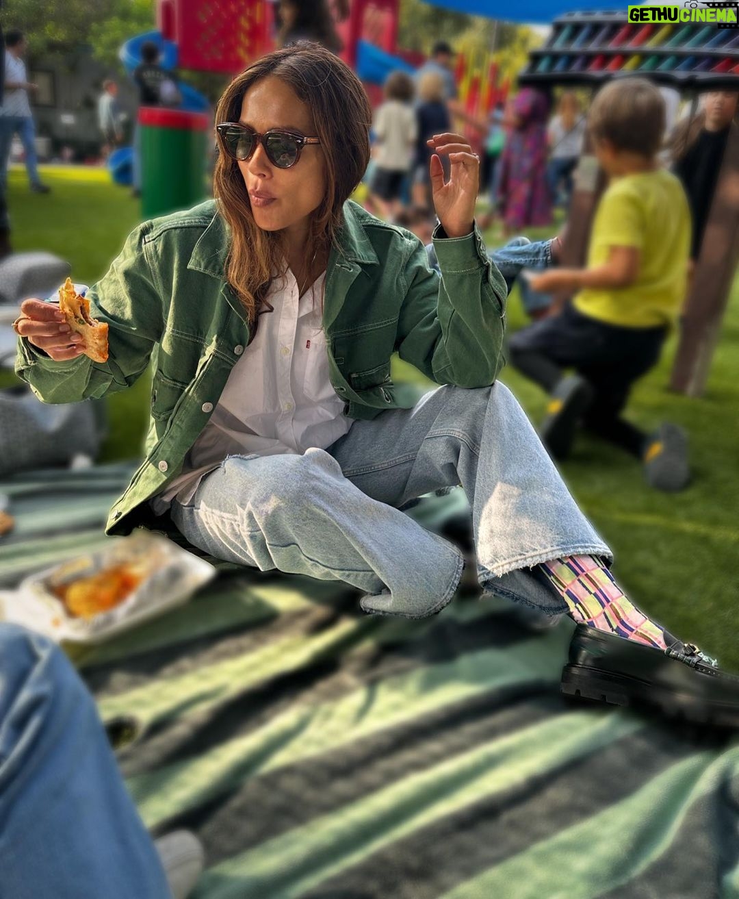Lesley-Ann Brandt Instagram – @levis head to toe with a little ...
