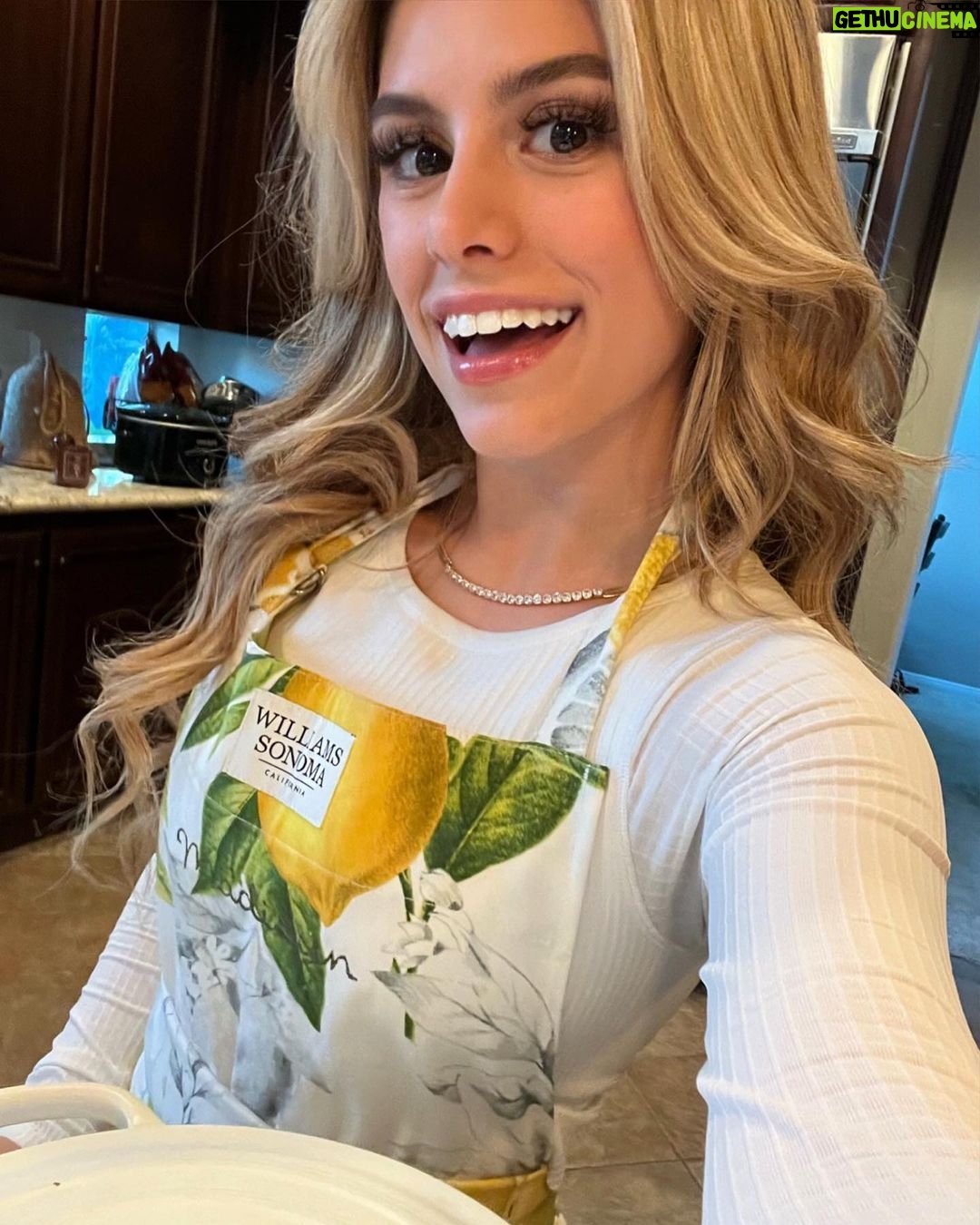 Actress Madisyn Shipman HD Instagram Photos and Wallpapers December ...