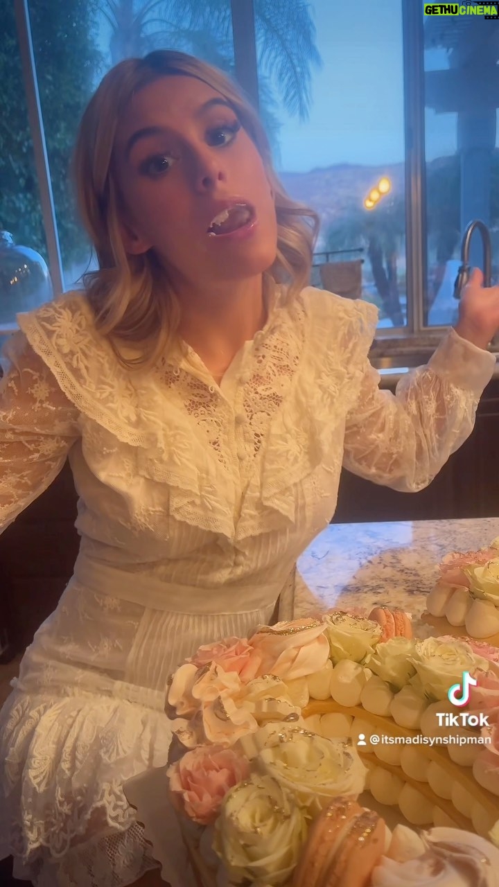 Actress Madisyn Shipman HD Instagram Photos and Wallpapers December ...