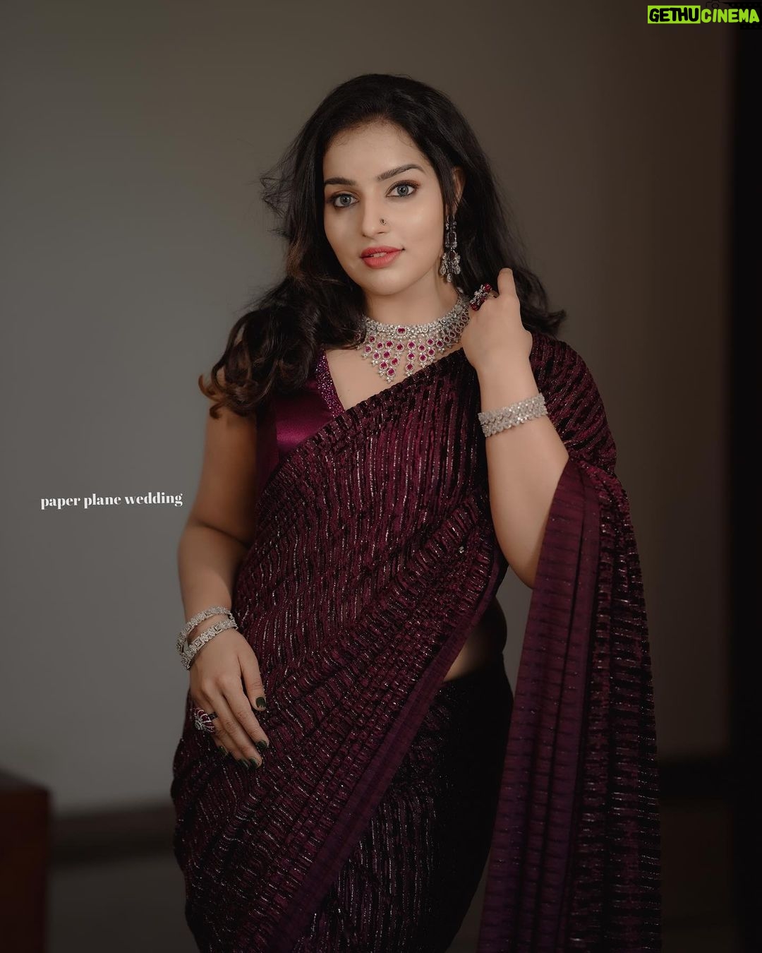 Actress Malavika Menon HD Instagram Photos and Wallpapers January 2024 ...