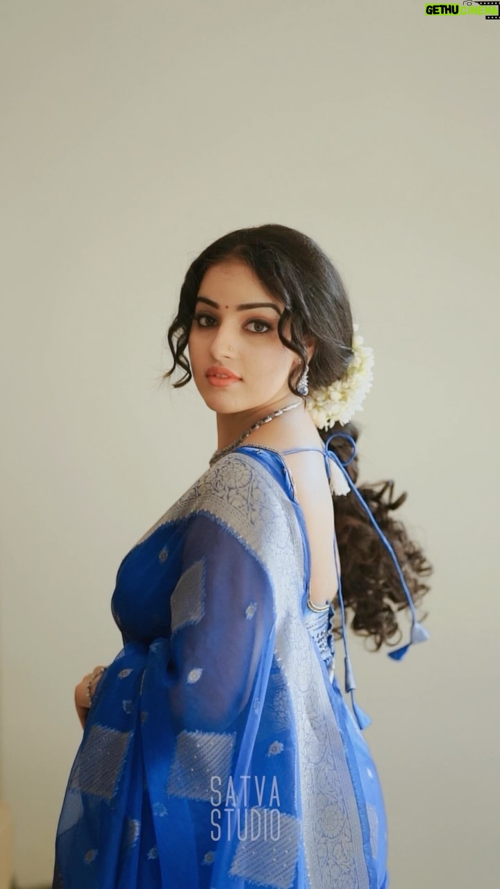 Malavika Menon Instagram – ♥️ 🫶🏻 #mua @beleza_studio_academy #saree ...