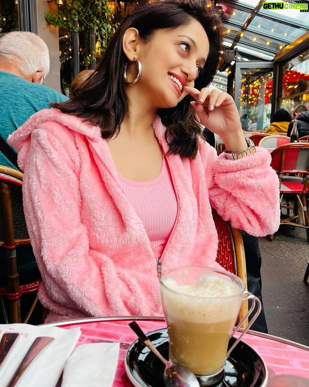 Manasi Naik Instagram – 💗 Wears Pink , smells like vanilla sugar ...