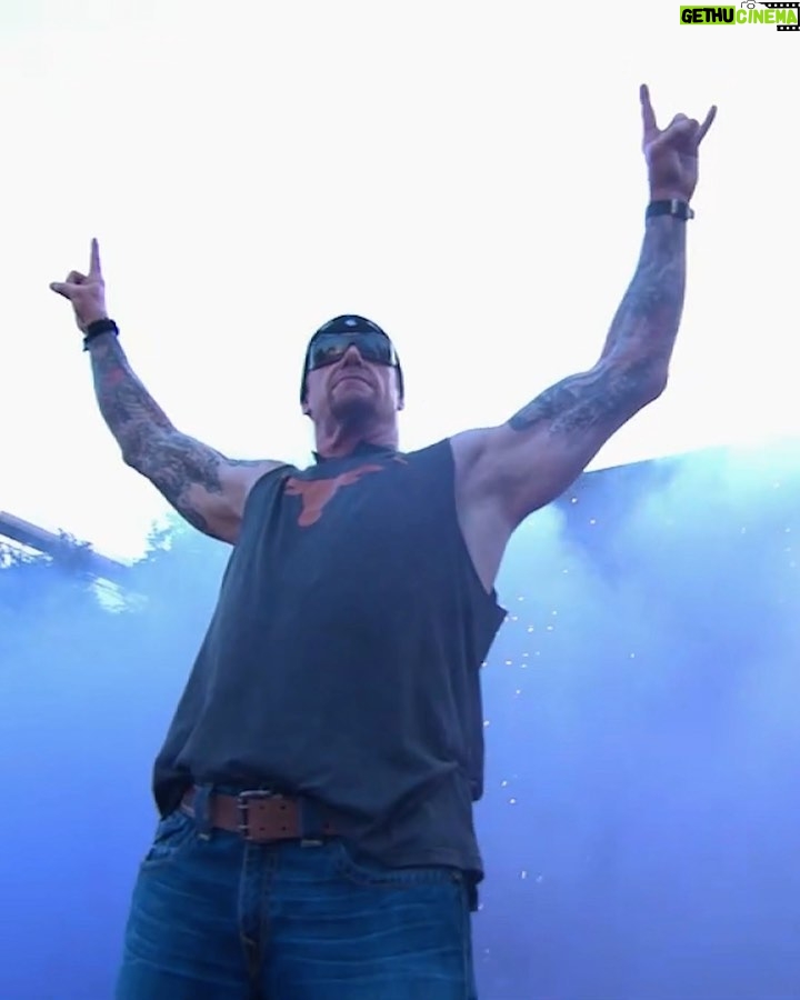Mark Calaway Instagram – Throw em up 🤘🤘🤘 @undertaker The University of ...