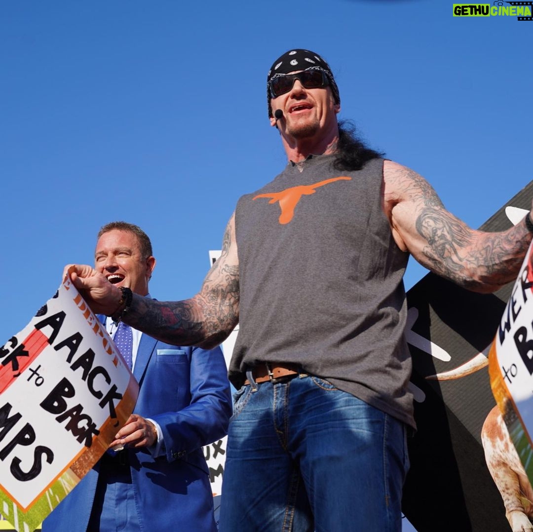 Mark Calaway Instagram – @espn @collegegameday @texaslonghorns # ...