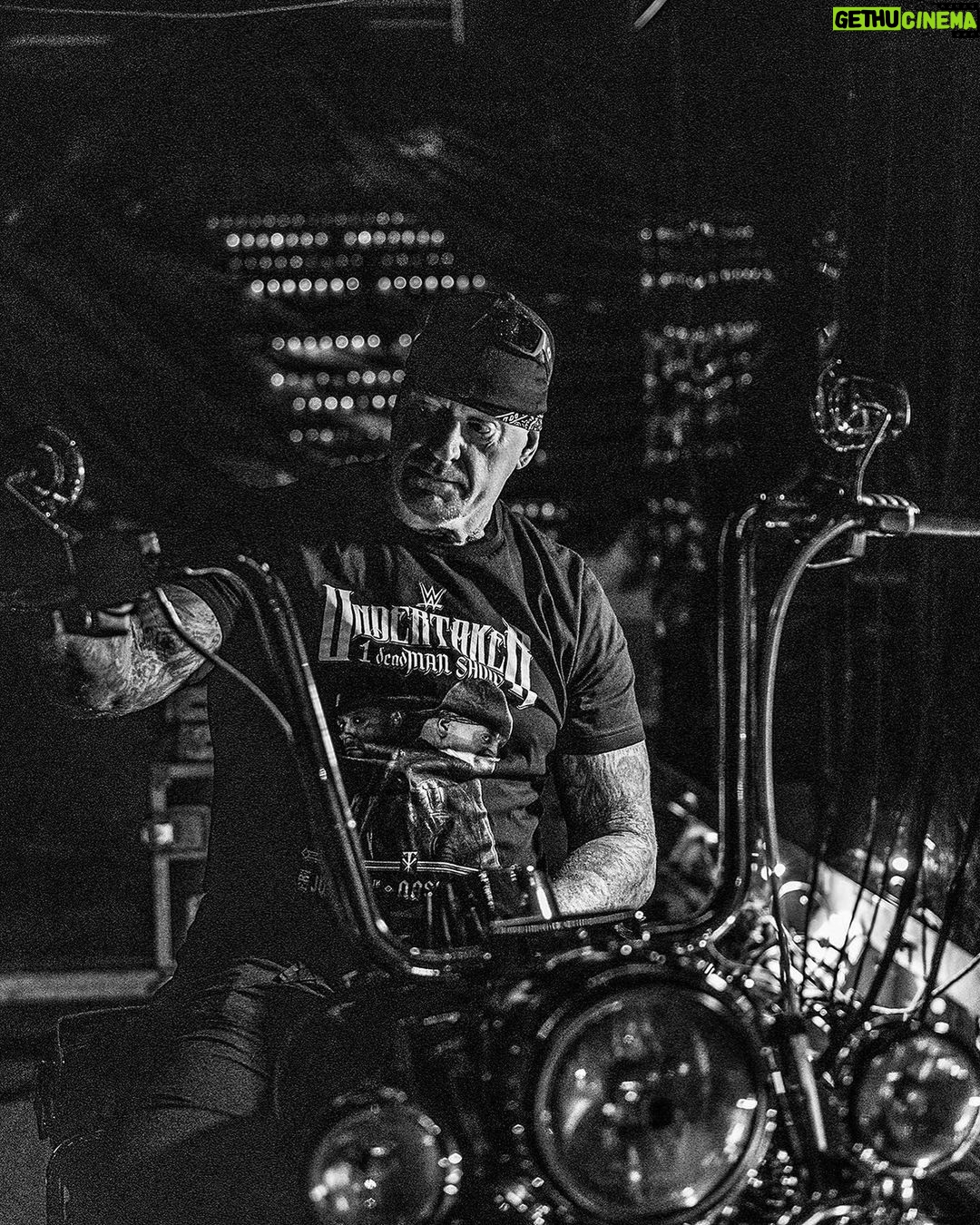 Mark Calaway Instagram – Behind the scenes at #RAWXXX with @undertaker ...