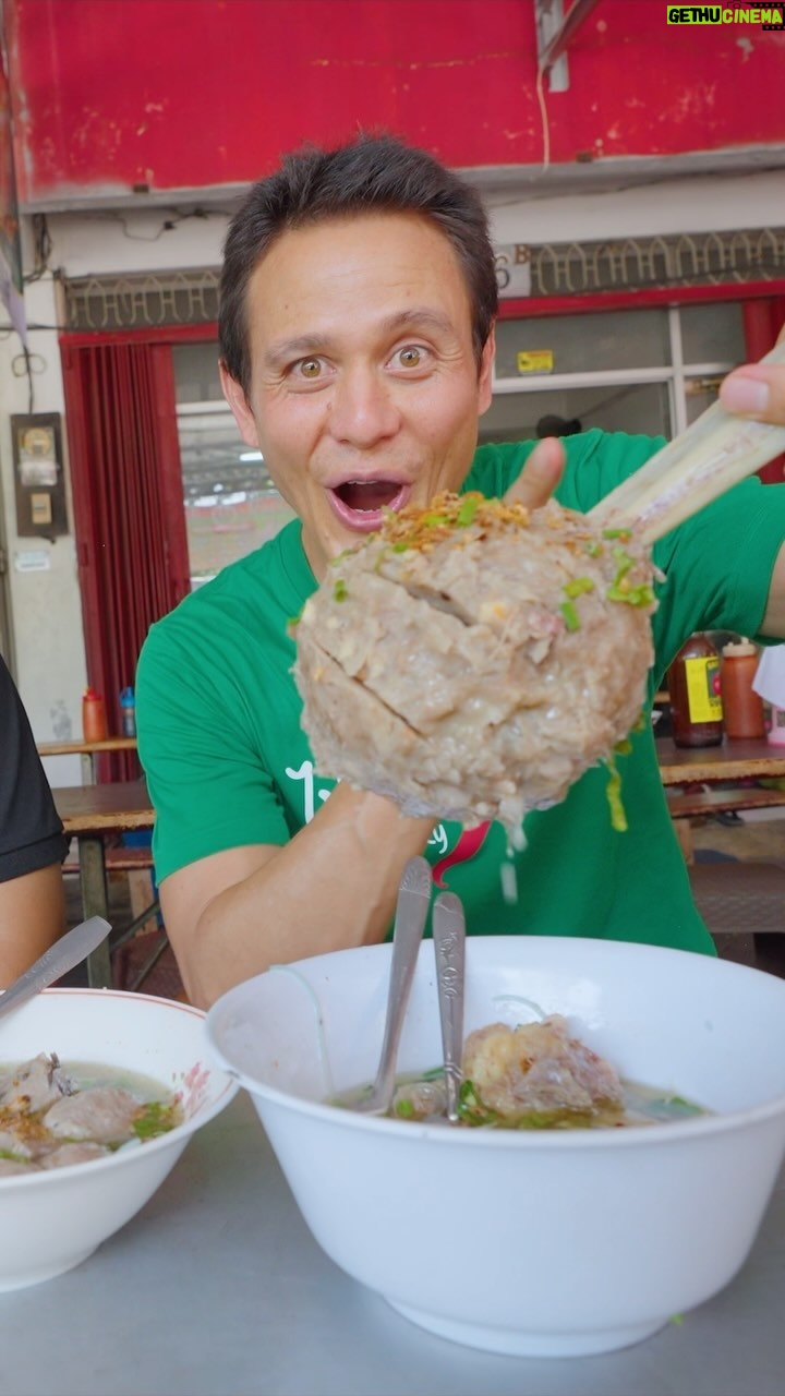 Mark Wiens Instagram – Indonesia street food 🇮🇩 Huge dino rib meatballs ...