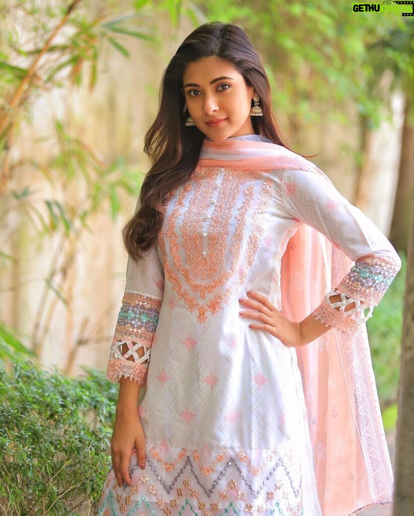 Actress Mehazabien Chowdhury HD Instagram Photos and Wallpapers ...