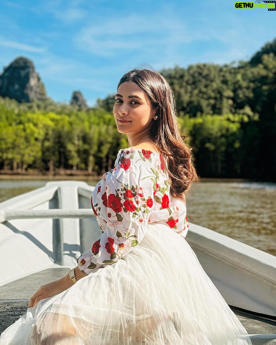 Actress Mehazabien Chowdhury HD Instagram Photos and Wallpapers January ...