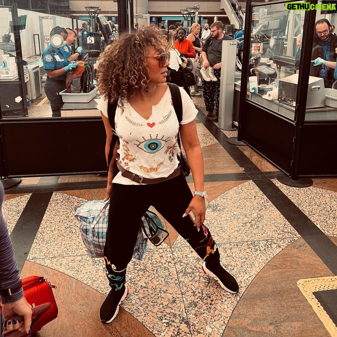 Mel B Instagram – Bye bye Denver gotta give you just one last pose ...