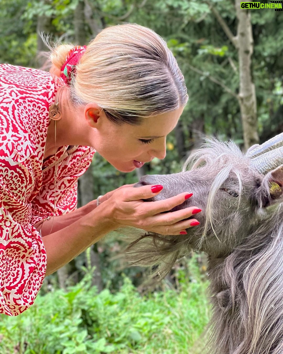 Michelle Hunziker Instagram – Oggi ho portato le girls ad una gita ...