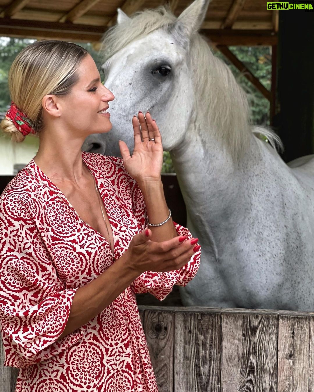 Michelle Hunziker Instagram – Oggi ho portato le girls ad una gita ...
