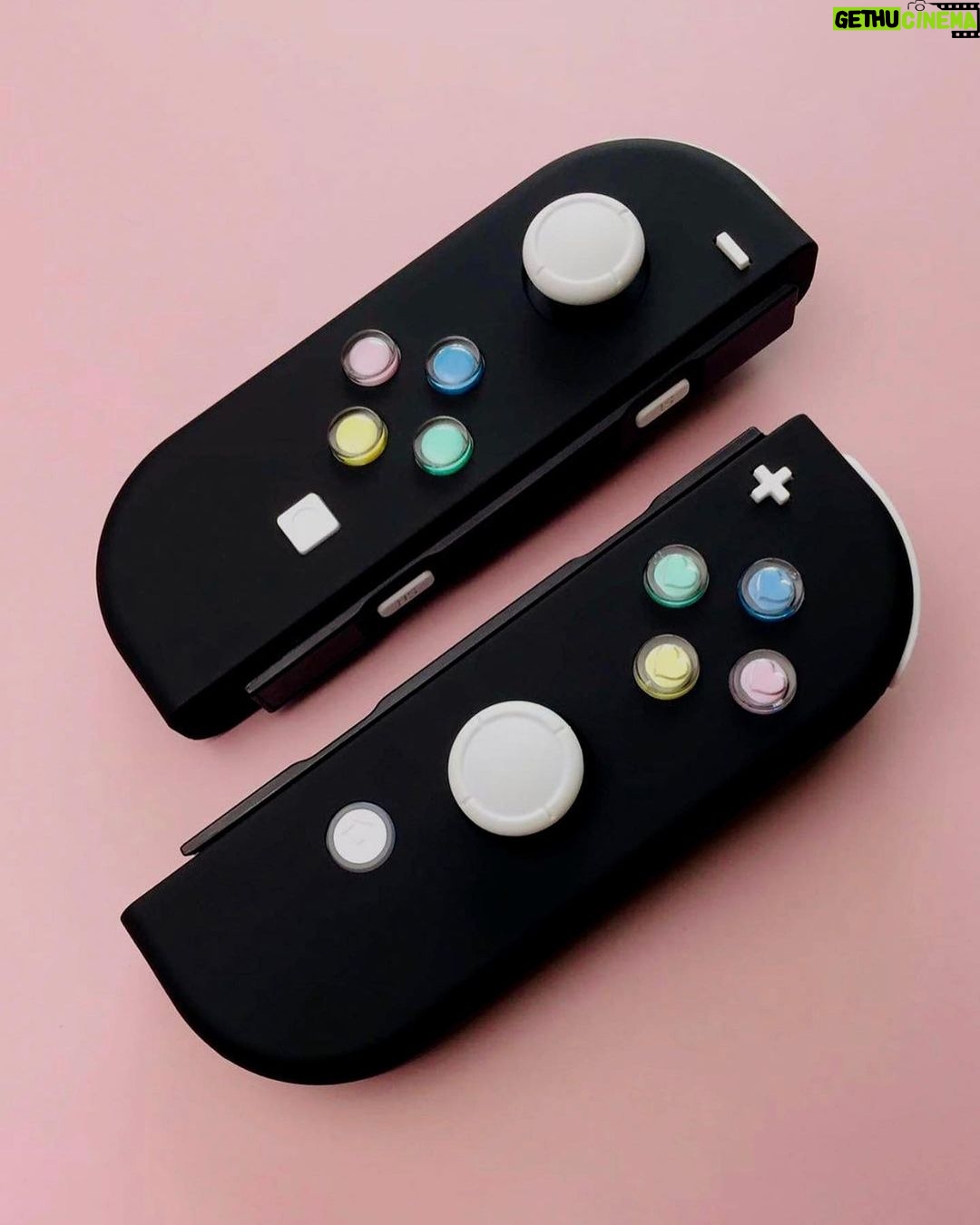 Mika Dela Cruz Instagram – [my old joycons had a few scratches na due ...