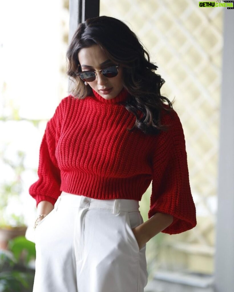 Actress Mimi Chakraborty HD Instagram Photos and Wallpapers January ...