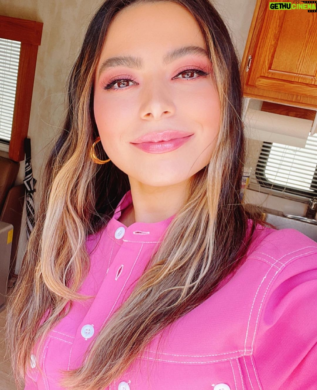 Miranda Cosgrove Instagram – On Wednesdays we wear pink | Gethu Cinema