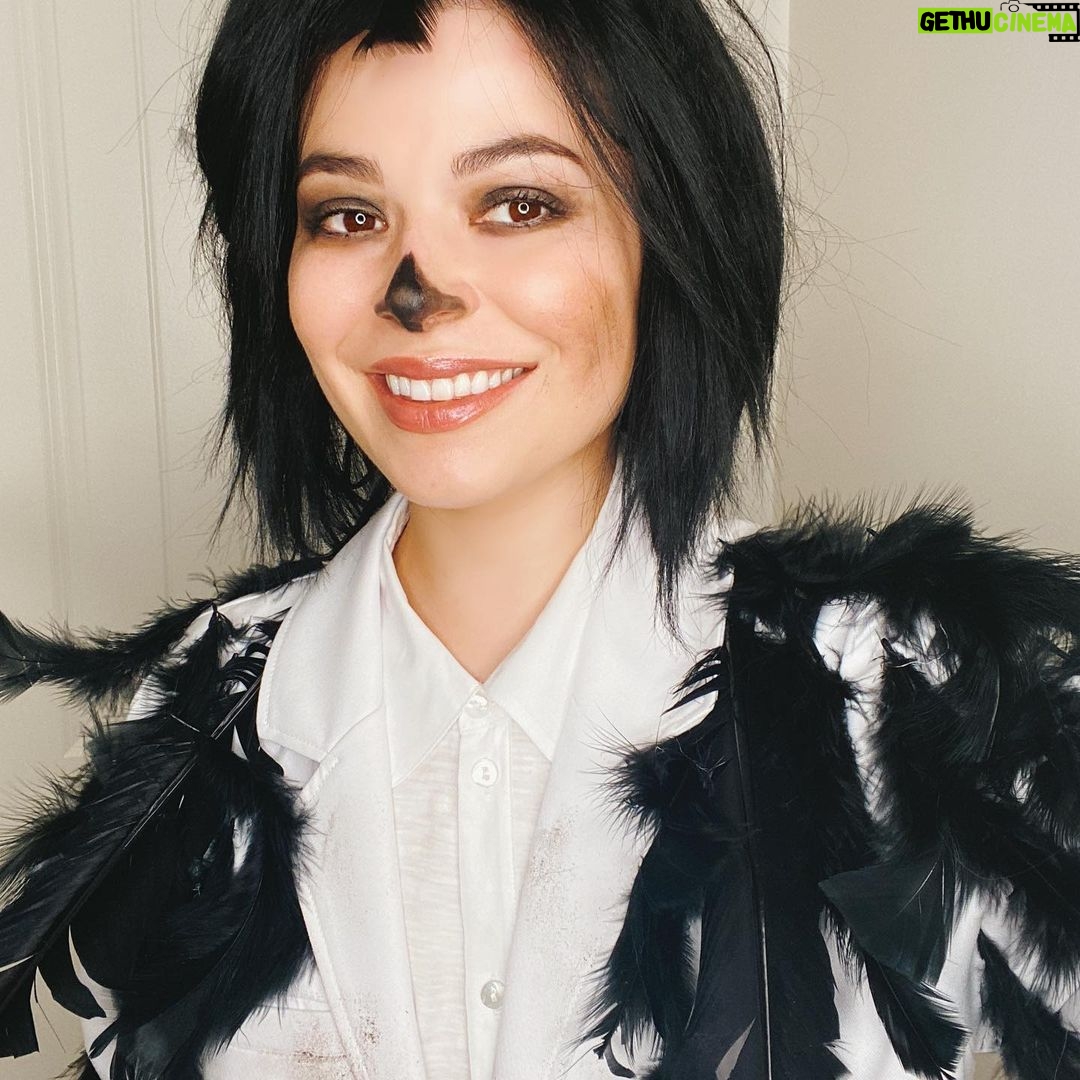 Miranda Cosgrove Instagram – Moira in The Crows Have Eyes III | Gethu ...