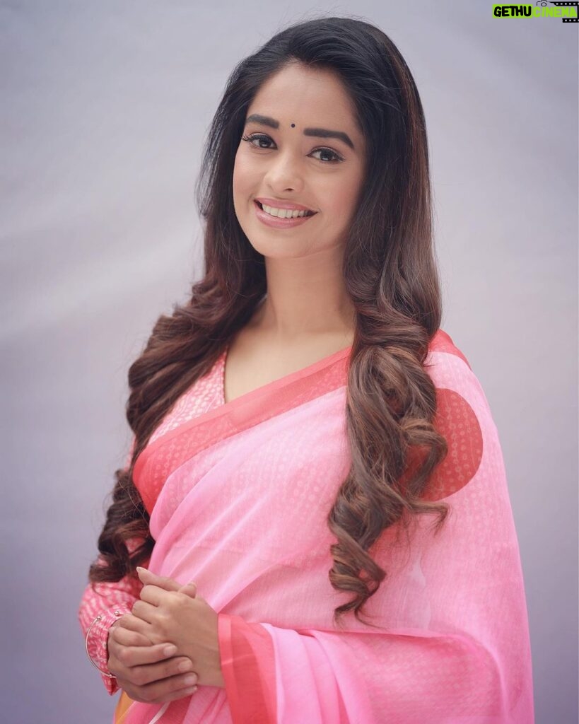 Actress Mugdha Chaphekar HD Instagram Photos and Wallpapers December ...