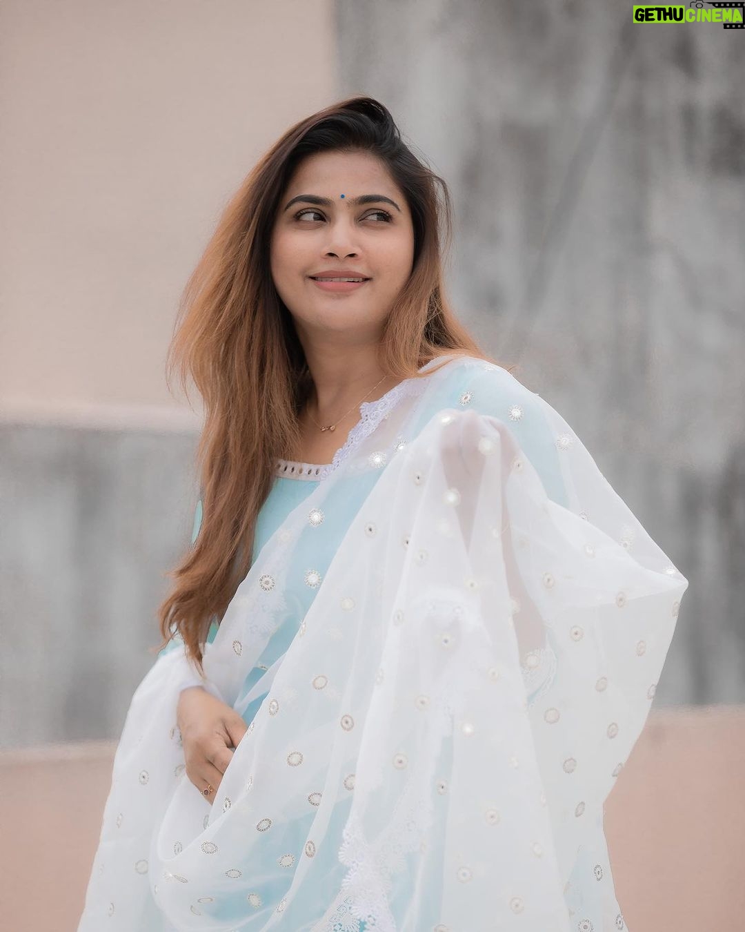 Actress Myna Nandhini HD Instagram Photos and Wallpapers July 2023 ...