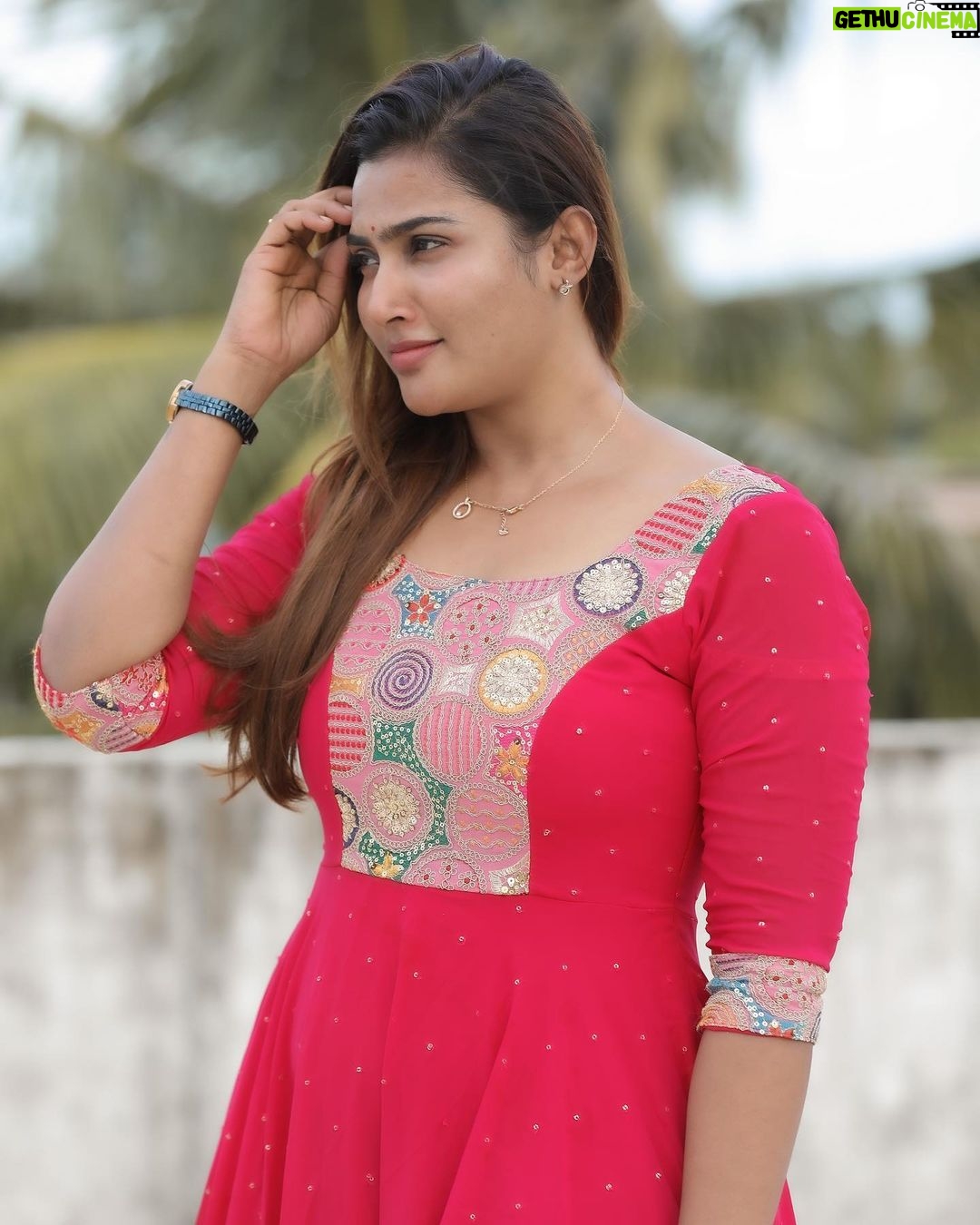 Actress Myna Nandhini HD Instagram Photos and Wallpapers July 2023 ...