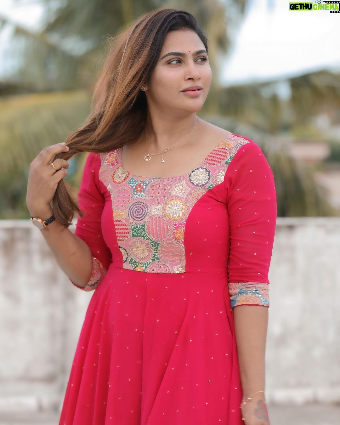 Myna Nandhini Instagram – Beautiful dress perfect stitch from @deepoo ...