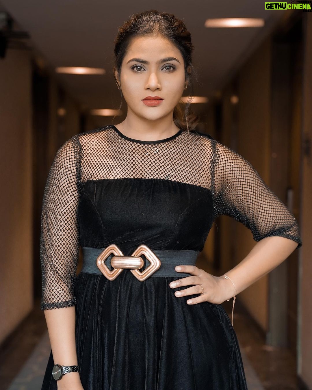 Actress Myna Nandhini HD Instagram Photos and Wallpapers July 2023 ...