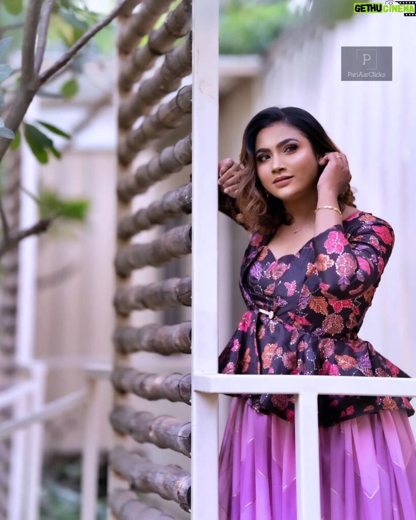 Actress Myna Nandhini HD Instagram Photos and Wallpapers February 2023 ...