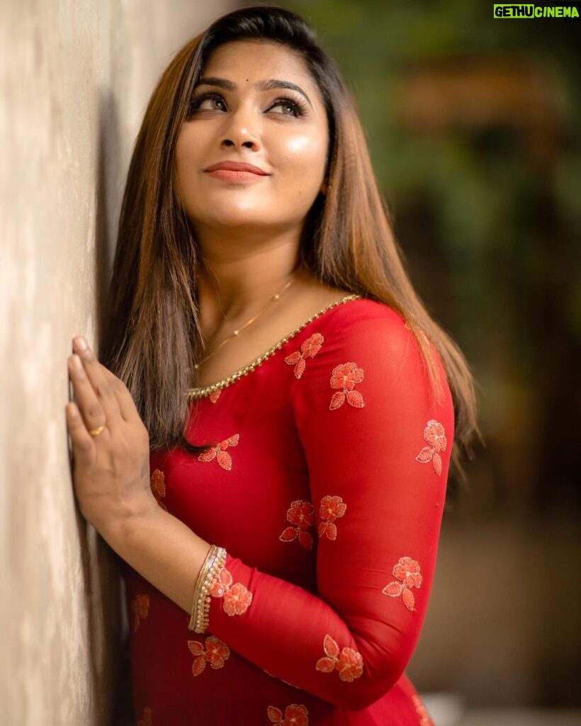 Actress Myna Nandhini HD Instagram Photos and Wallpapers February 2023 ...